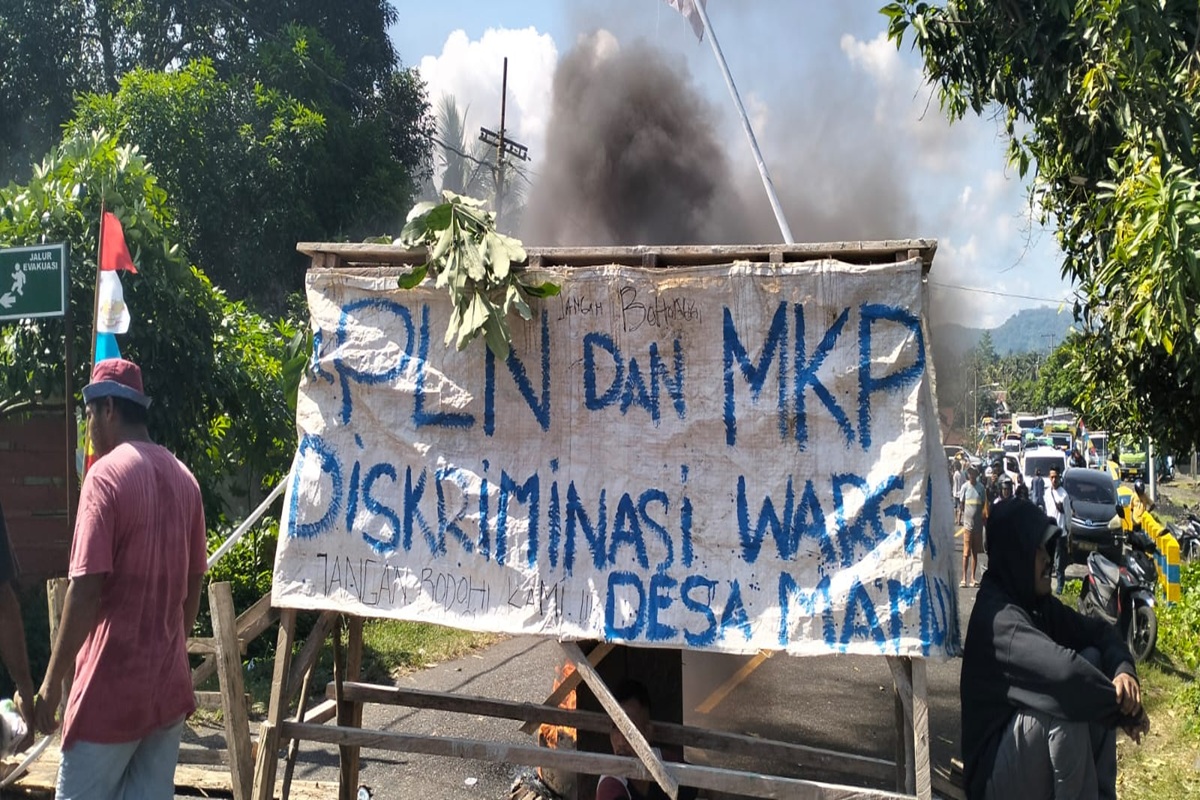 Warga Mamuya Blokade Jalan Galela–Tobelo, Protes Rekrutmen PLTMG yang ...