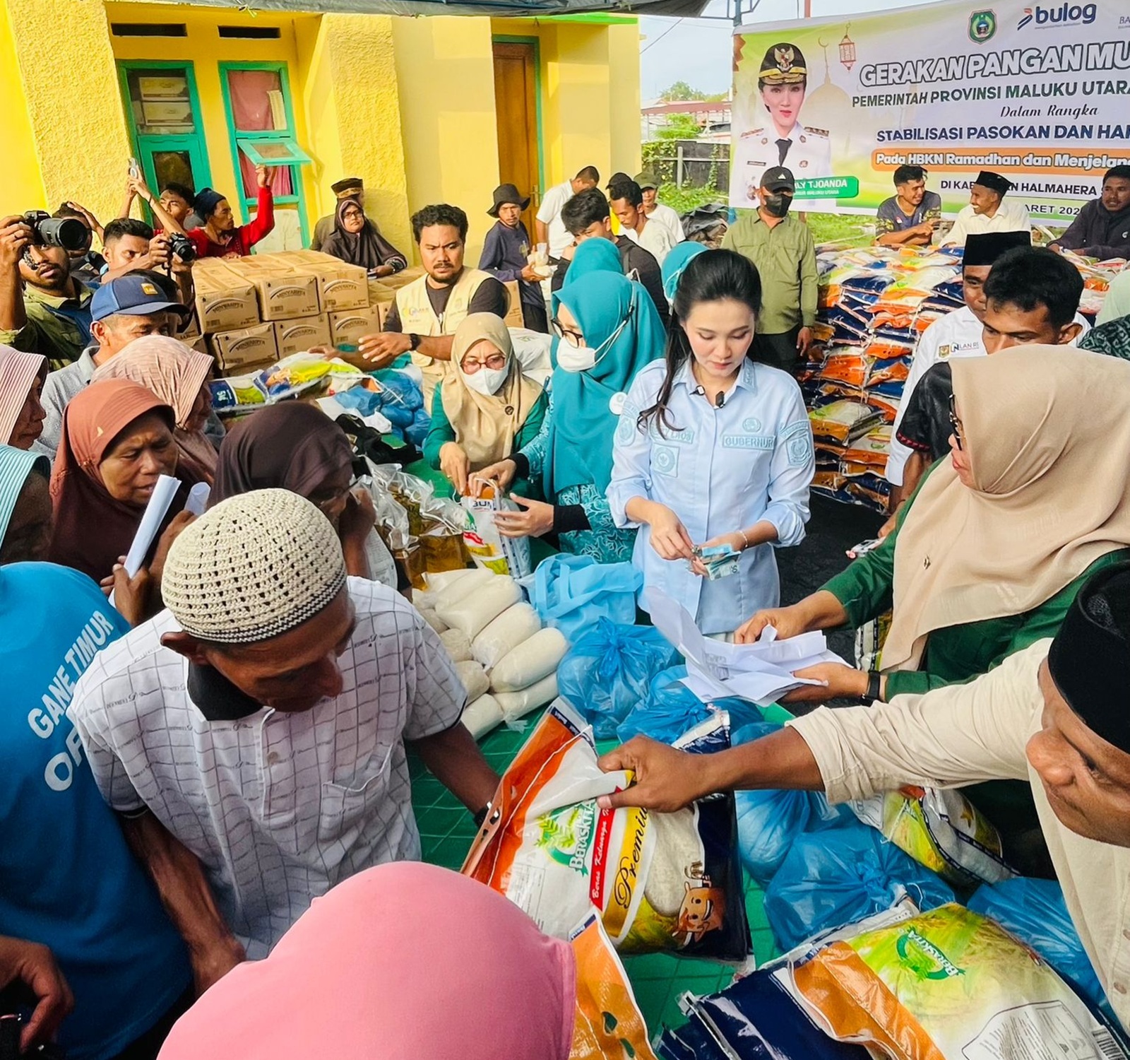 Rusni Sarbin Dampingi Safari Ramadan Gubernur, Sembako Gratis hingga ...